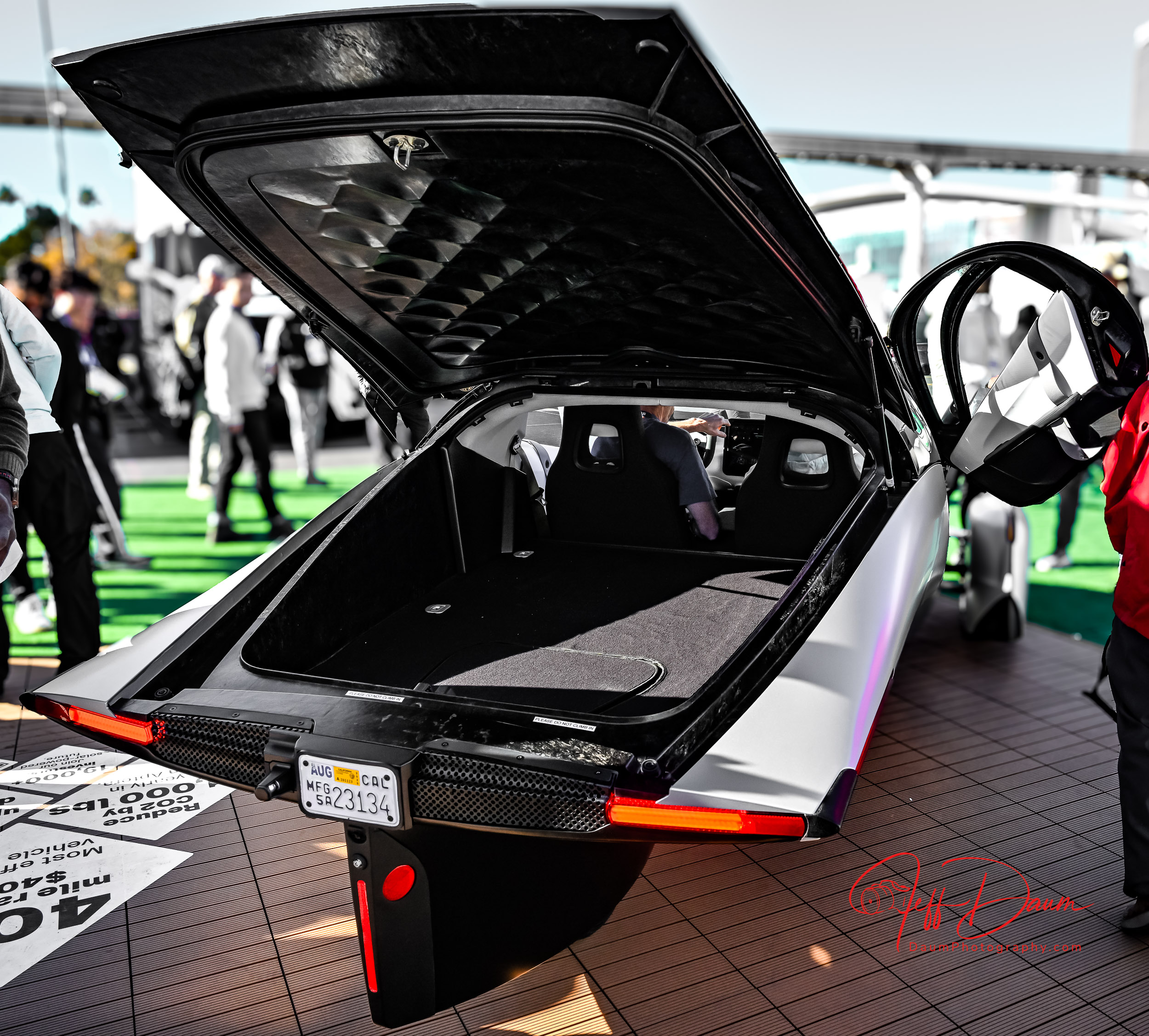 Is it a car, a UFO or…? First look at the Aptera: The Future of ...