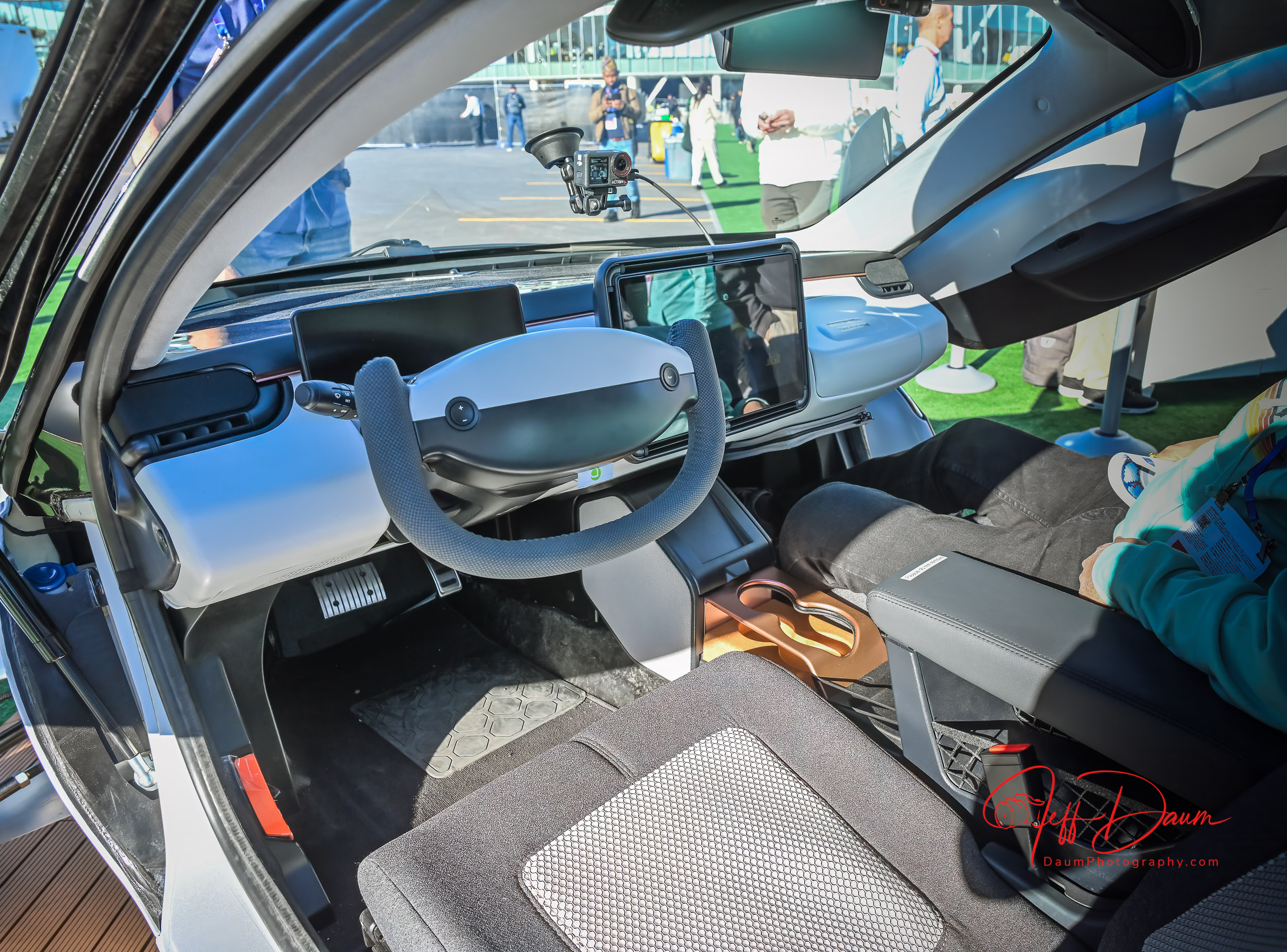 Is it a car, a UFO or…? First look at the Aptera: The Future of ...